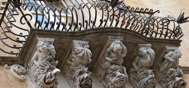 Ragusa: Edificio storico | ViaggiArt