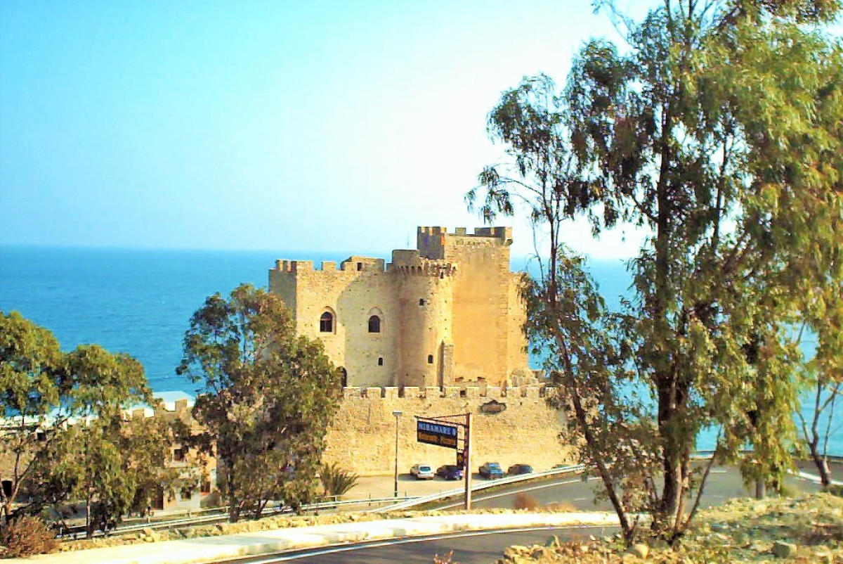 Visita al Castello di Roseto Capo Spulico, in Calabria | ViaggiArt